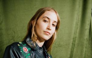 Hatchie Padukan Indie Pop 80&90-an di Album Perdana | SUPERLIVE