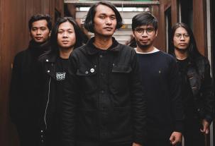 Under The Big Bright Yellow Sun Lepas Diskografi Gratis | SUPERLIVE